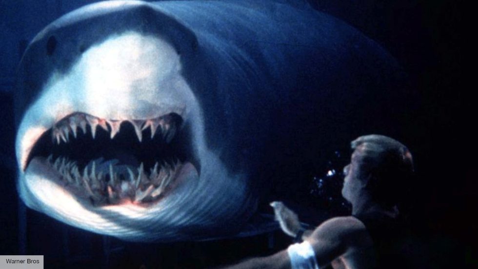 Retro Review: DEEP BLUE SEA (1999) - Last Movie Outpost